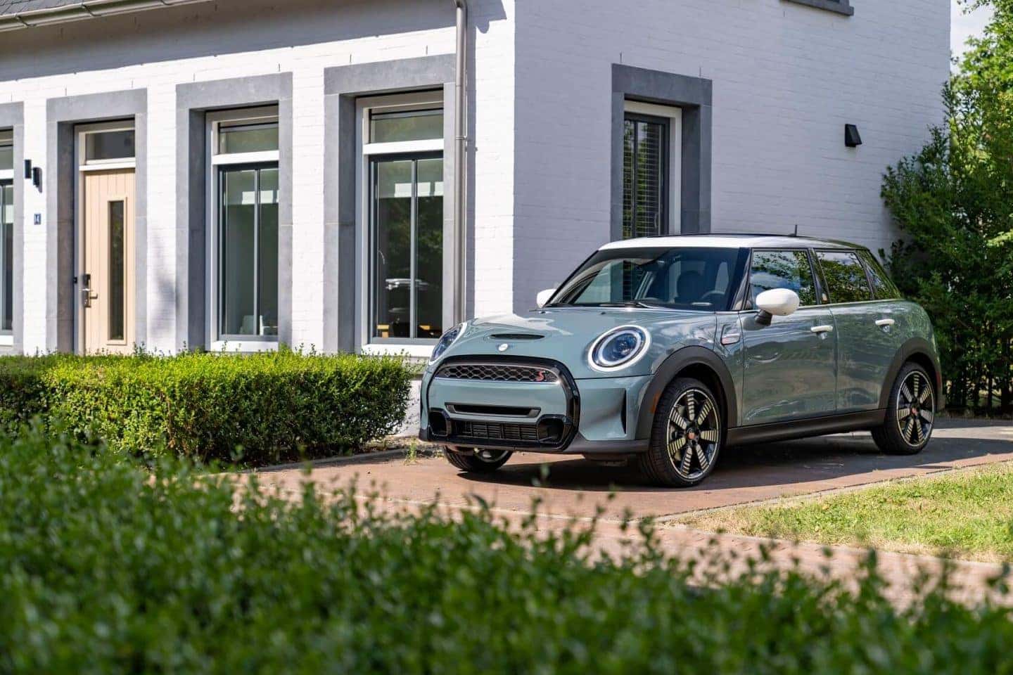 MINI Cooper Hardtop 4 Door vs Volkswagen Golf GTI | MINI of Manhattan