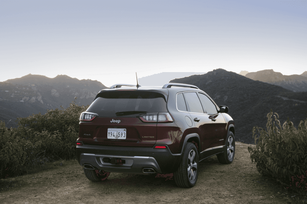 2021 Jeep Cherokee vs Ford Escape | Friendly CDJR of Hamilton